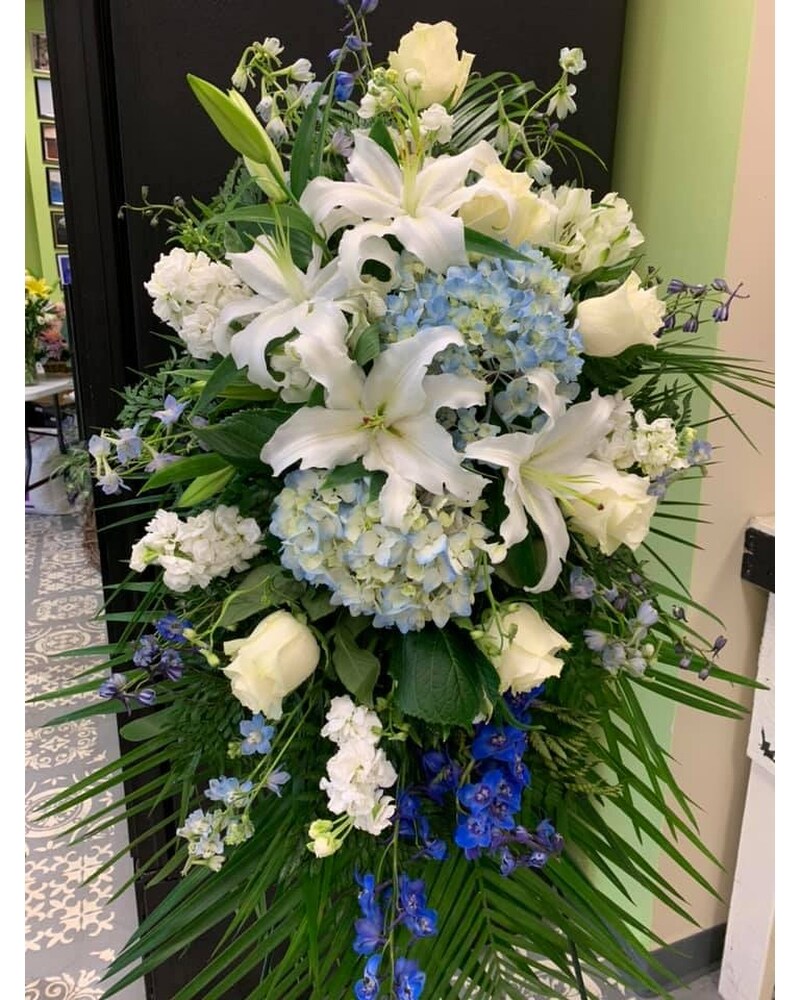 Blue and White Easel – Port Orchard Florist